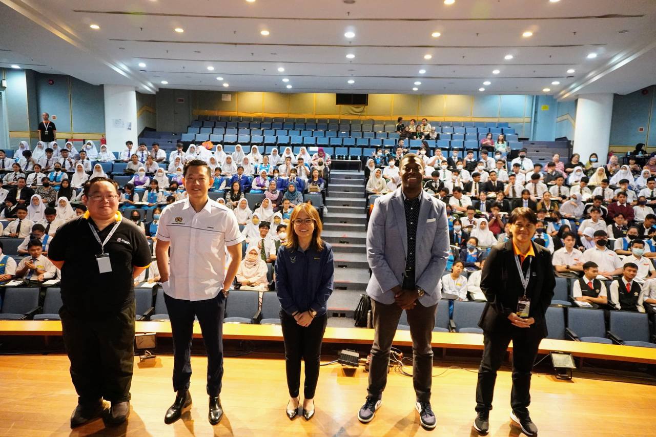 From Sarawak to USA September 27, 2023 MBKS Auditorium, Kuching ...